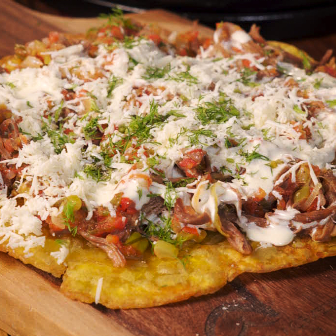 Patacones con carne desmechada y hogao | Recetas– Victoria