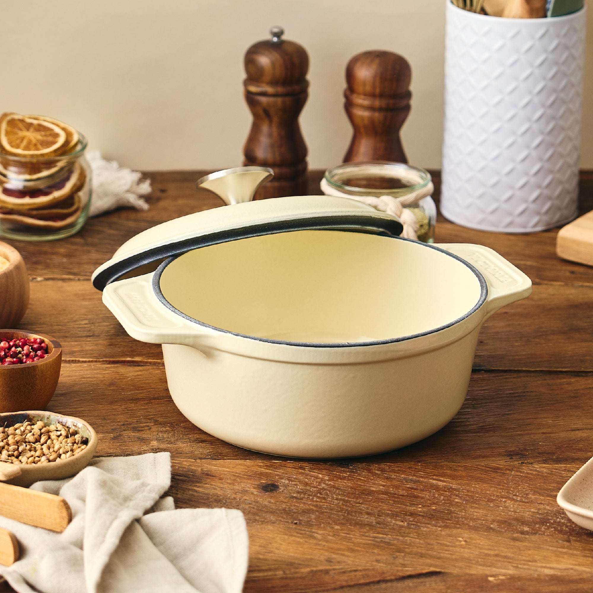 Horno Holandés 1,9 L Olla Esmaltada White Sable– Victoria